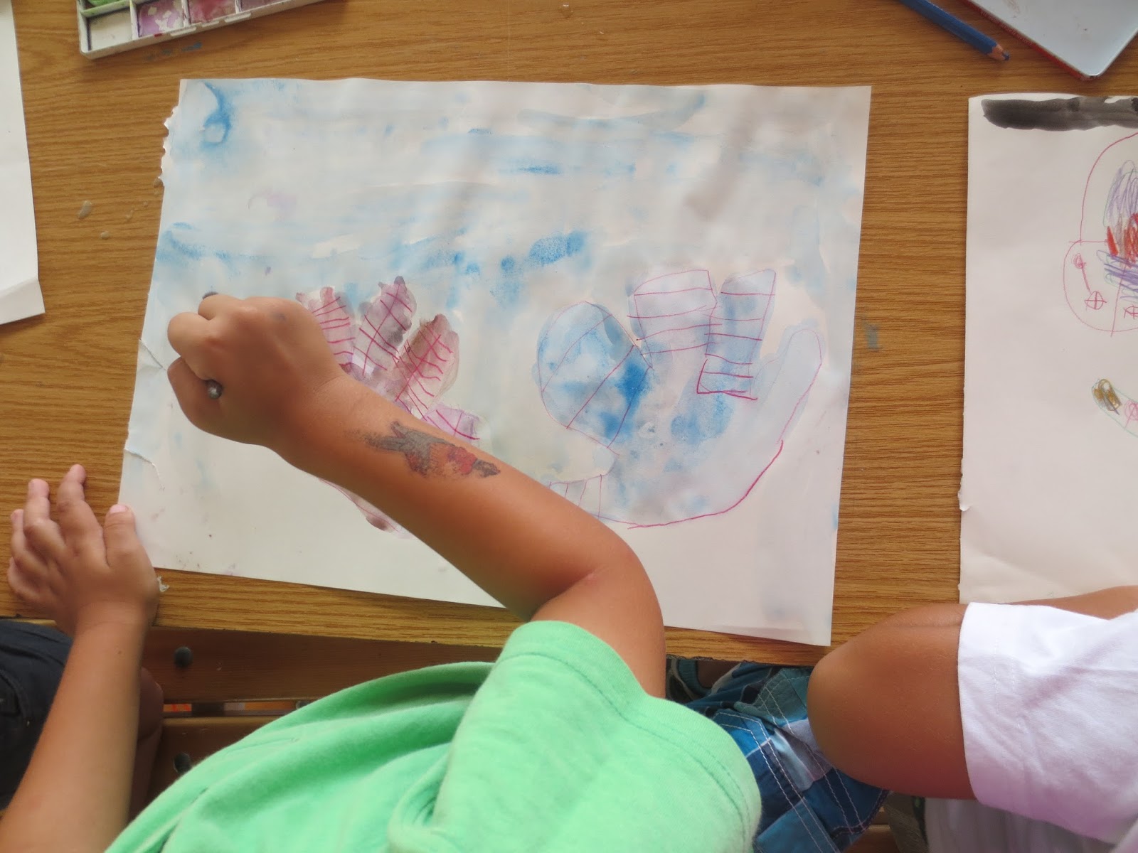 Color Salud Arteterapia: Con los niños y niñas | Pintando sus manos