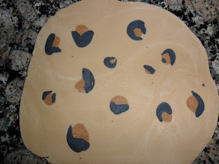 Stitching Sprinkles: Leopard Print Fondant Tutorial