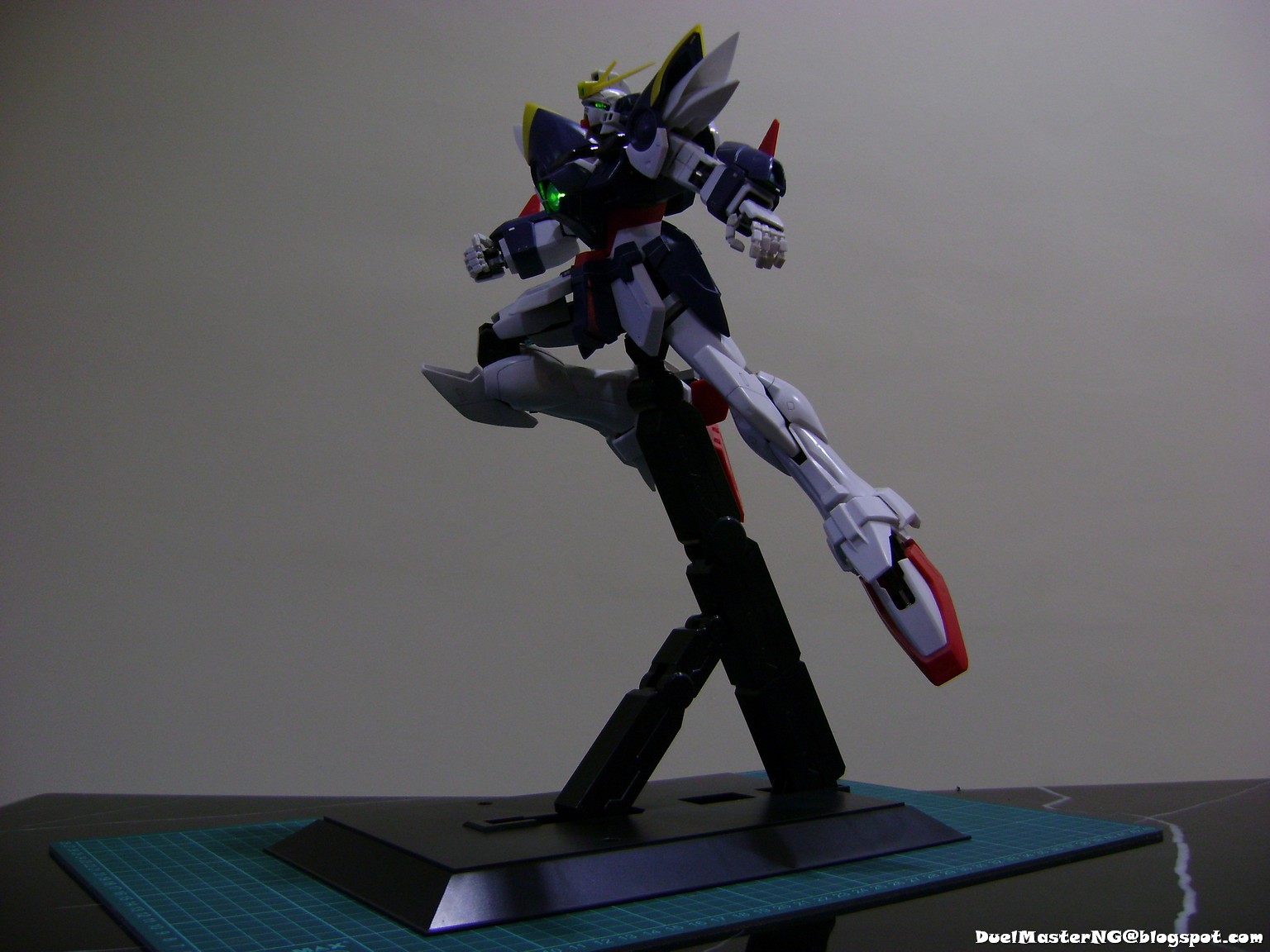 DuelMasterNG Gunpla: Universal PG Action Stand