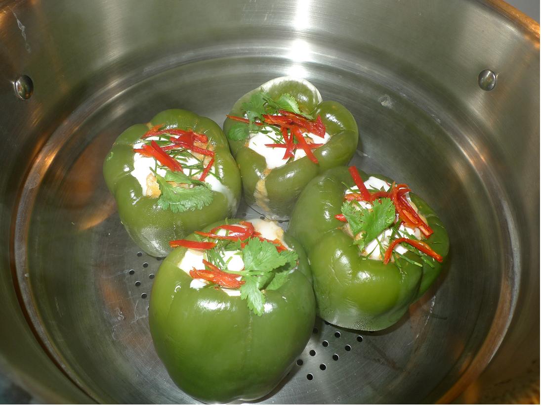 Amporn's Thai Kitchen: Thai Steamed Curry Fish in green pepper