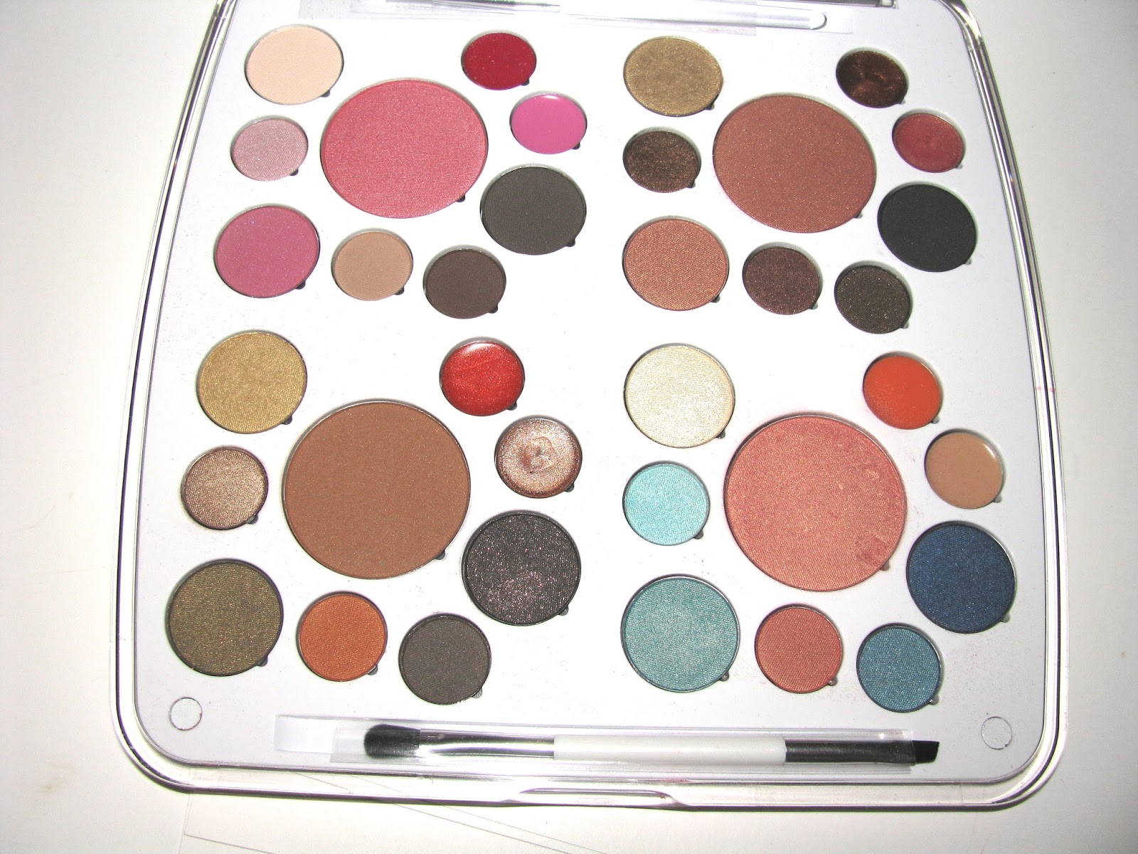 The Beauty Alchemist: em Michelle Phan The Life Palette- Beach Life