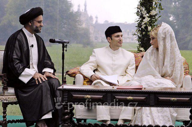 Blog on Ahlul Bayt: 12r Shia Scholar Reading the Nikah of Ismaili Prince.