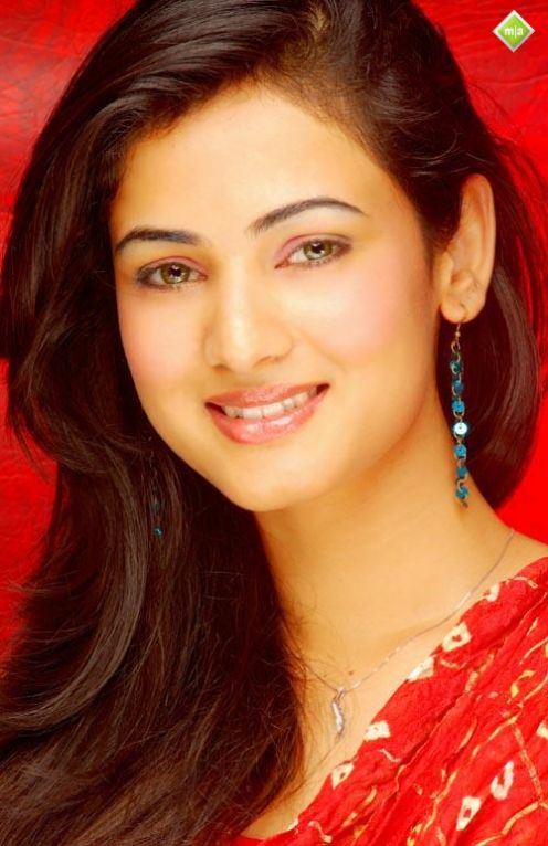 Sonal Chauhan Desi Boobs Clevage