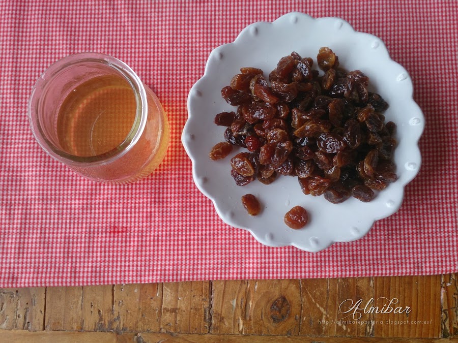 Bundt cake de manzana, pasas y nuez moscada con glaseado de vainilla y ...