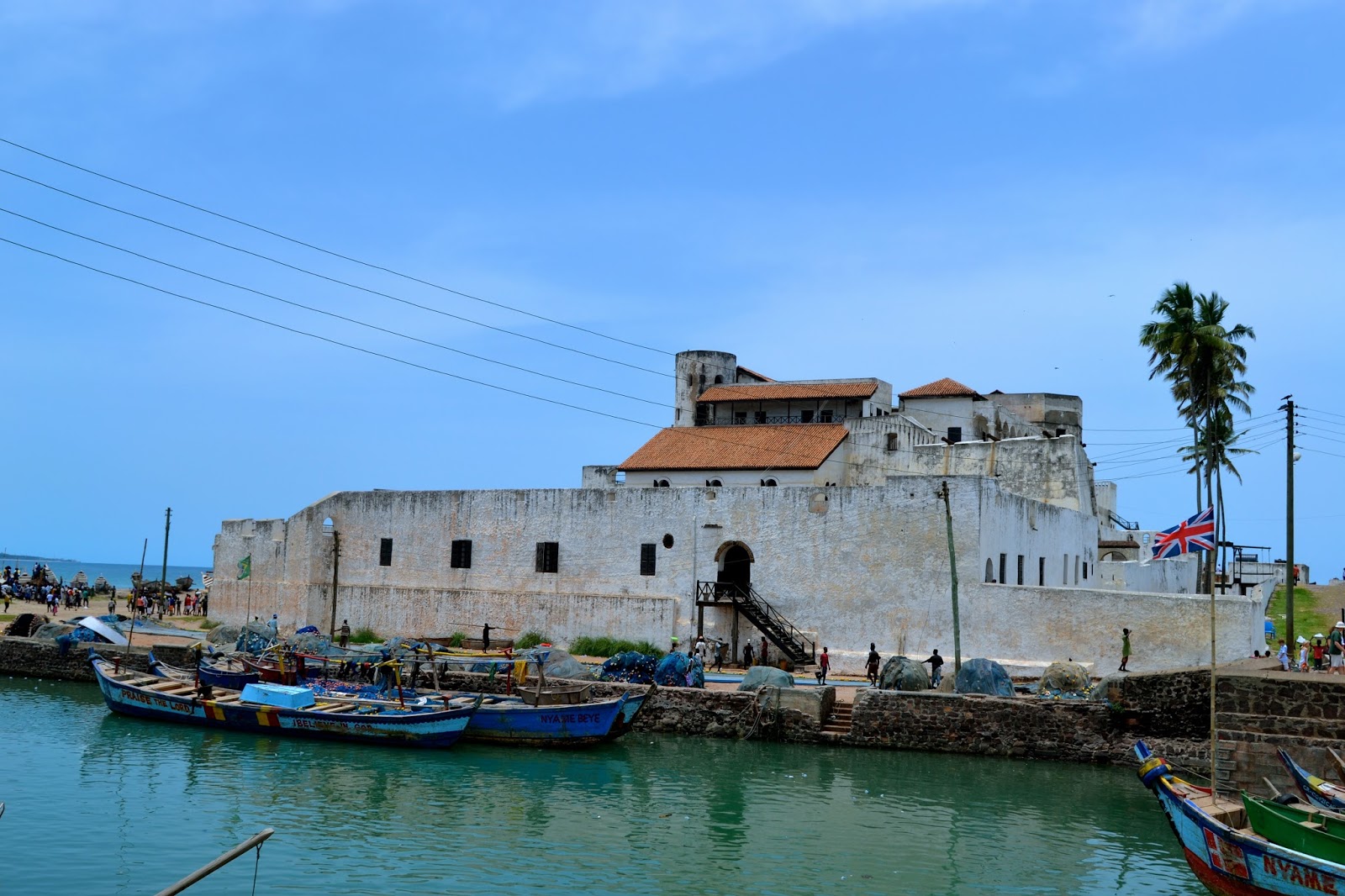 Bad Africana: Elmina: beautiful castle, ugly history