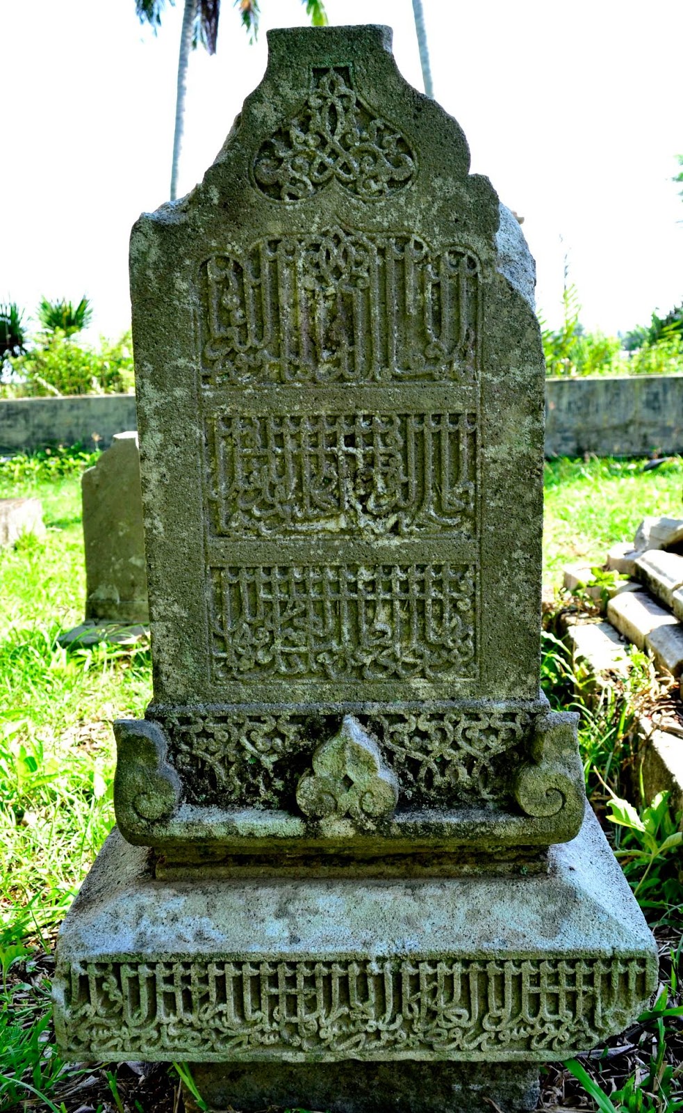 Bait Syair Al-Busti di Batu Nisan Aceh