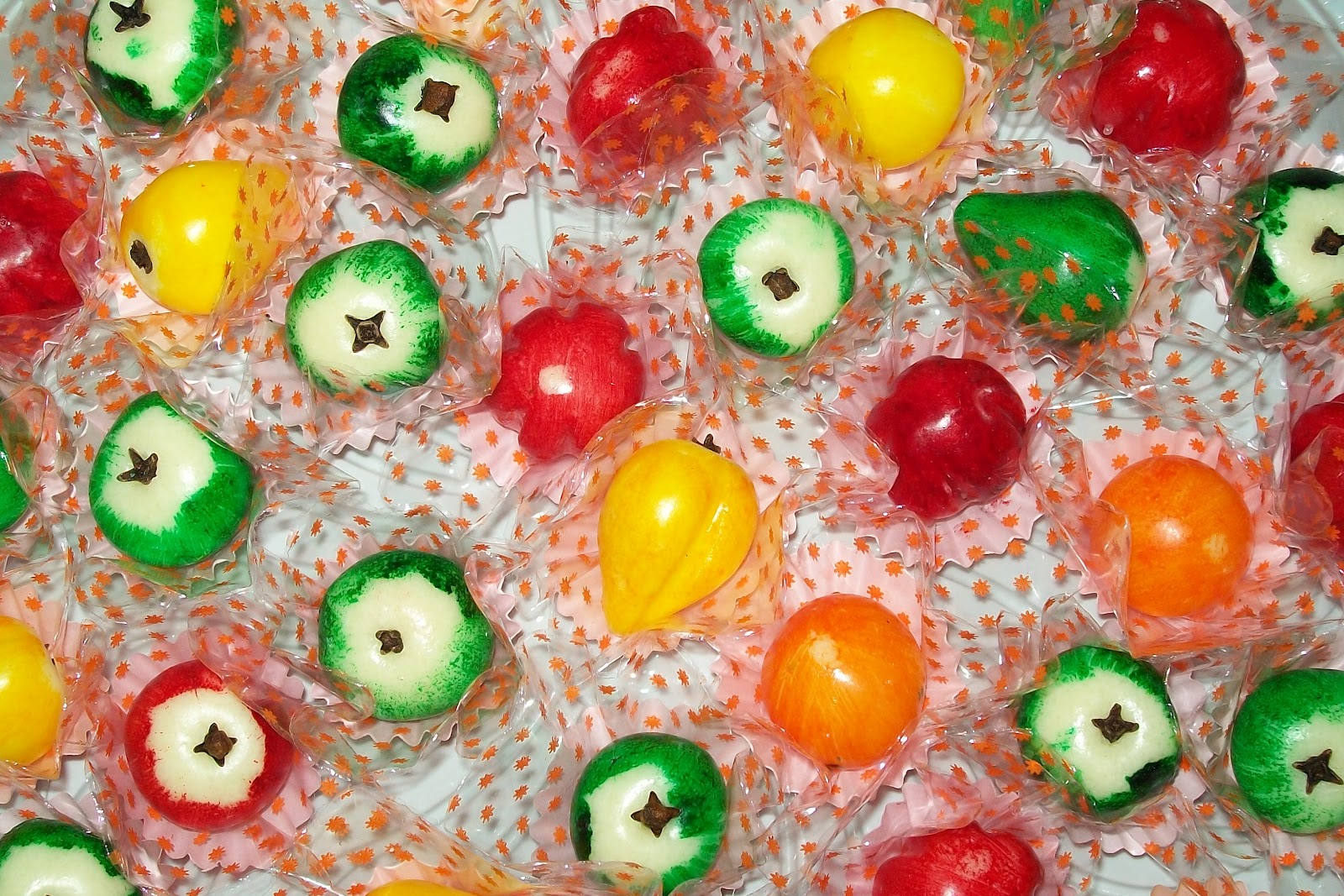 Amar Doces: Docinho de leite em pó em formato de fruta