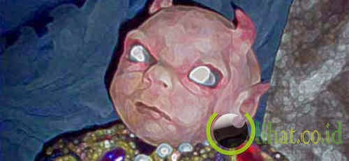 7 Boneka yang Menyimpan Misteri Menyeramkan - Mata Internet Dunia