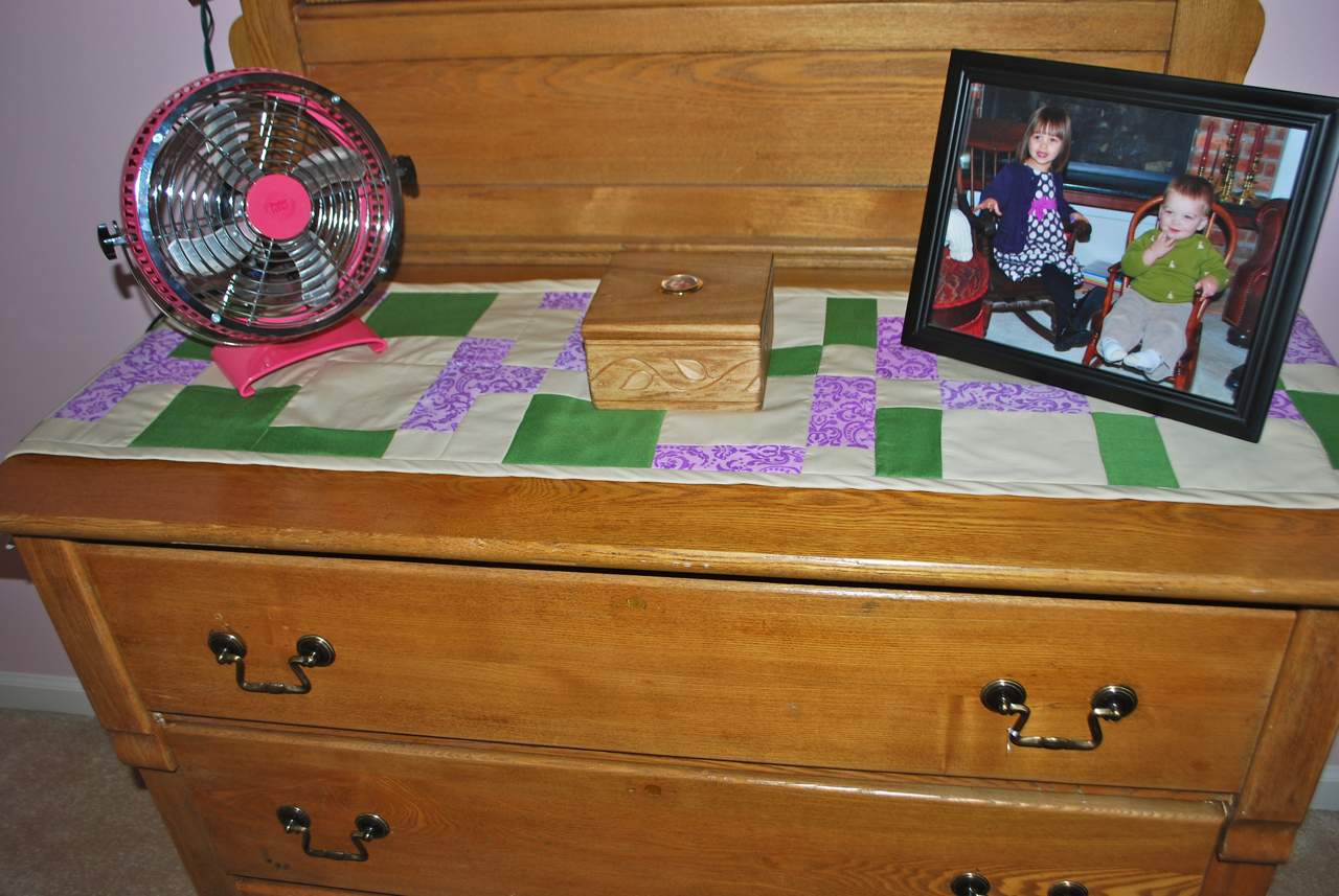 Roonie Ranching: I AM NOT A QUILTER! (with a wonky table runner as proof)