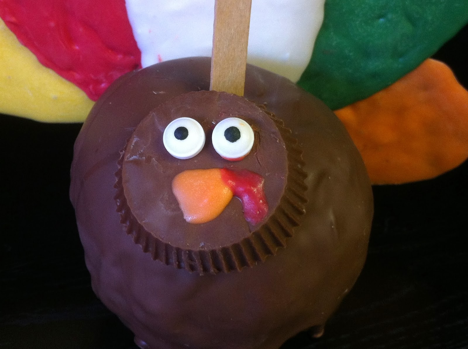 Thanksgiving Turkey Chocolate Caramel Apples | DIY Party Mom