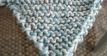 Make it ! Knitted triangular scarf