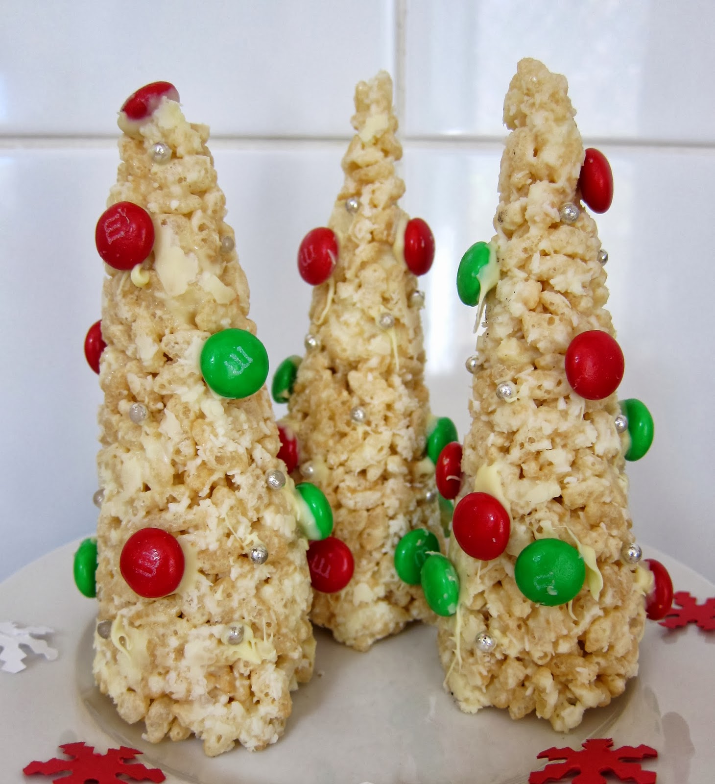 Rice Crispy Treats: Edible Christmas Trees | the adventures of MNMs