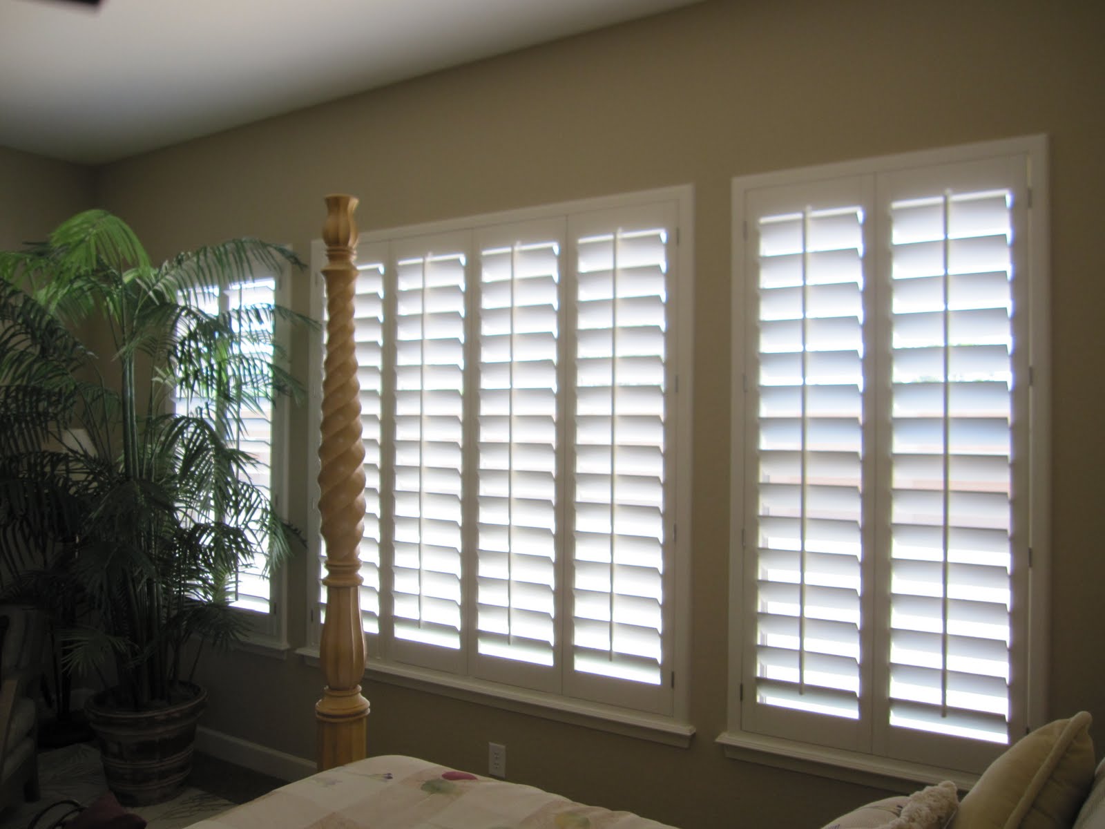 Real Wood Shutterz: Classic Texture with Bull-Nose Z Frame