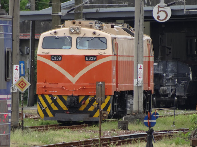 Blair's 鐵道攝影: E339電力機車 / TRA E339 Electric locomotive