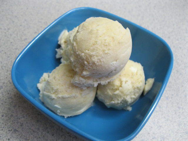 Daily happiness: Kem Sa-Pô-Chê -- Sapodilla ice cream