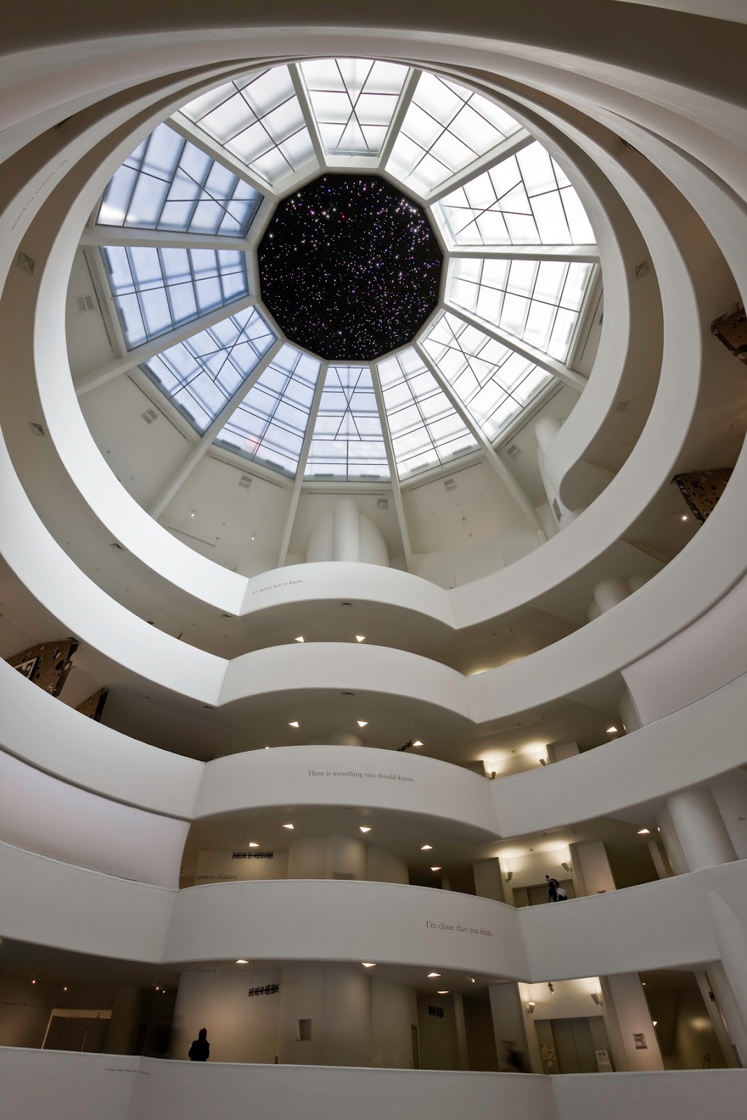 Día: Живой ПАНДУС - Музей Гуггенхейма. The Guggenheim Museum is Live RAMP.