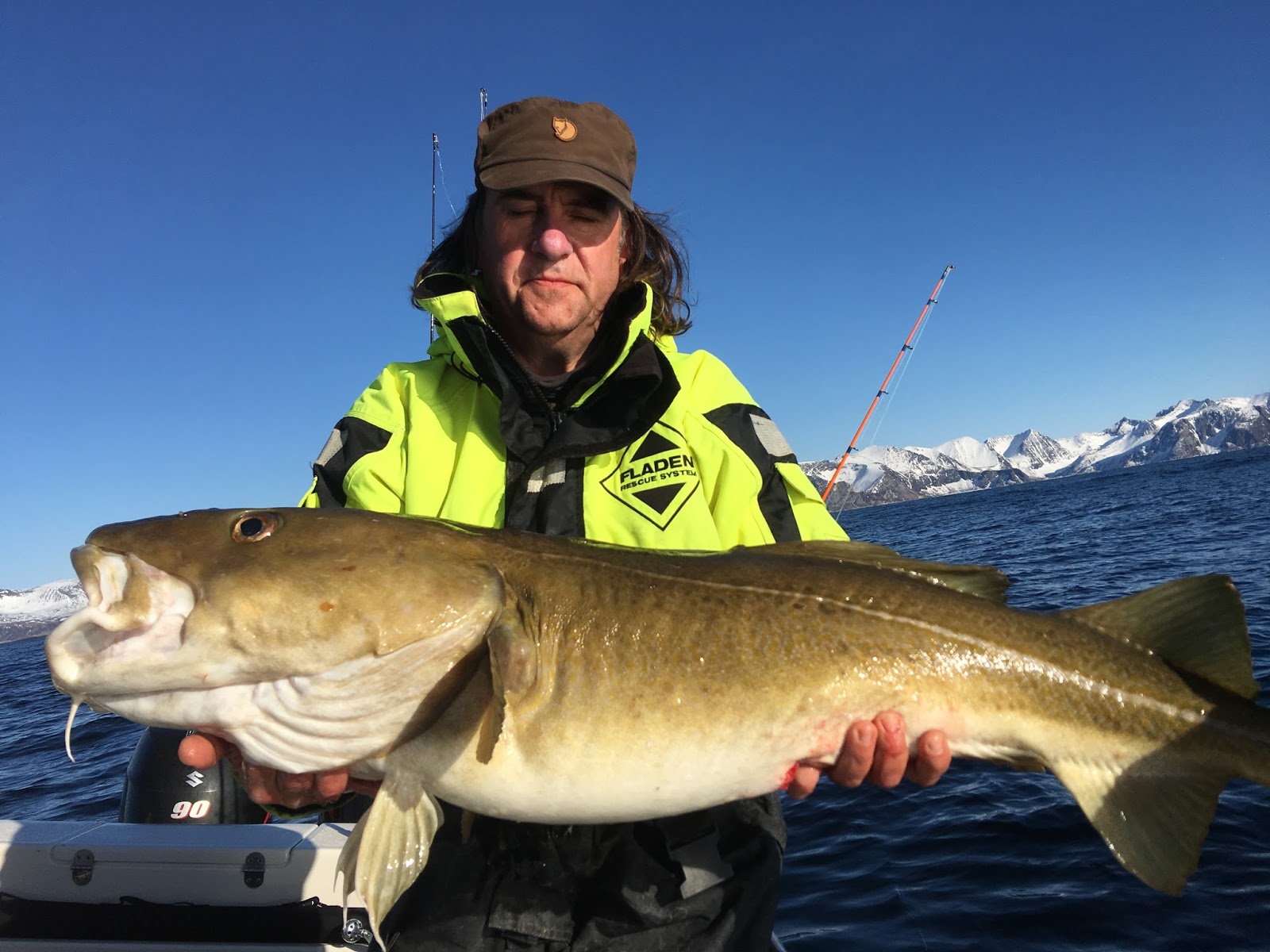 ARCTIC SAFARI - With Mortens halibut page: Cold arctic water - hot halibut catch