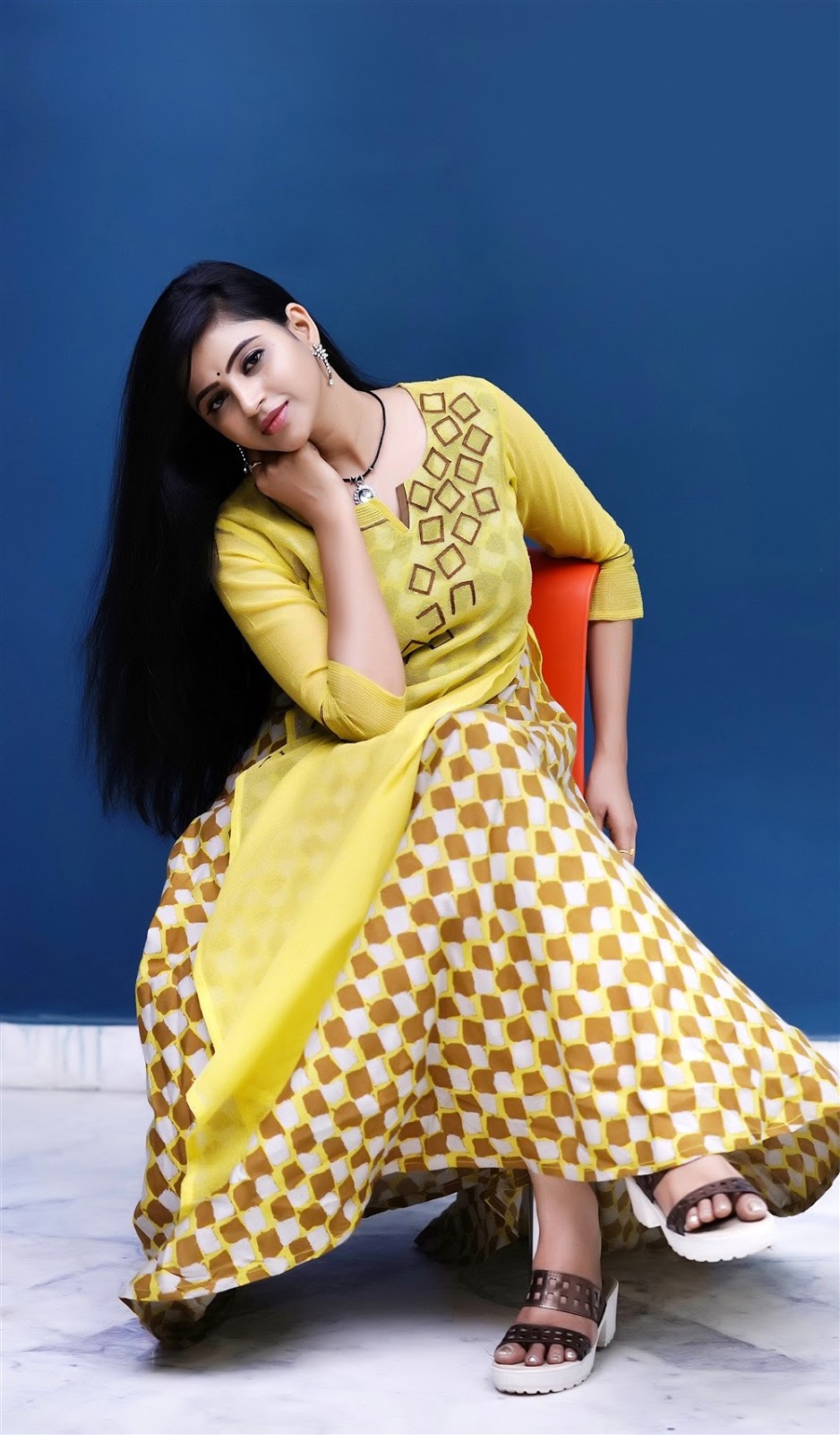 Naveena Reddy - Mukyamantri Garu Meeru Maaticcharu movie actress ...