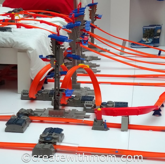 Create With Mom: Win Hot Wheels® Prize Pack and about the Ultimate Track