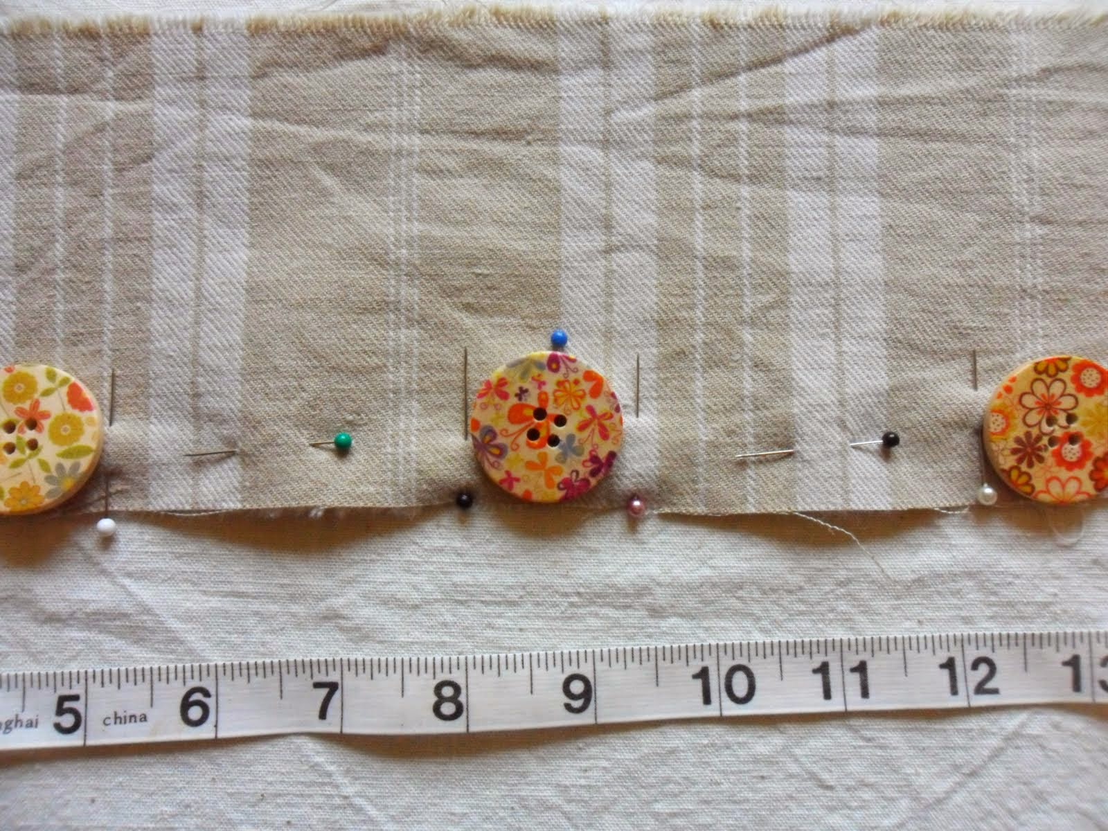 gillyflower: Tutorial on How to make alternative buttonholes - In-Seam ...