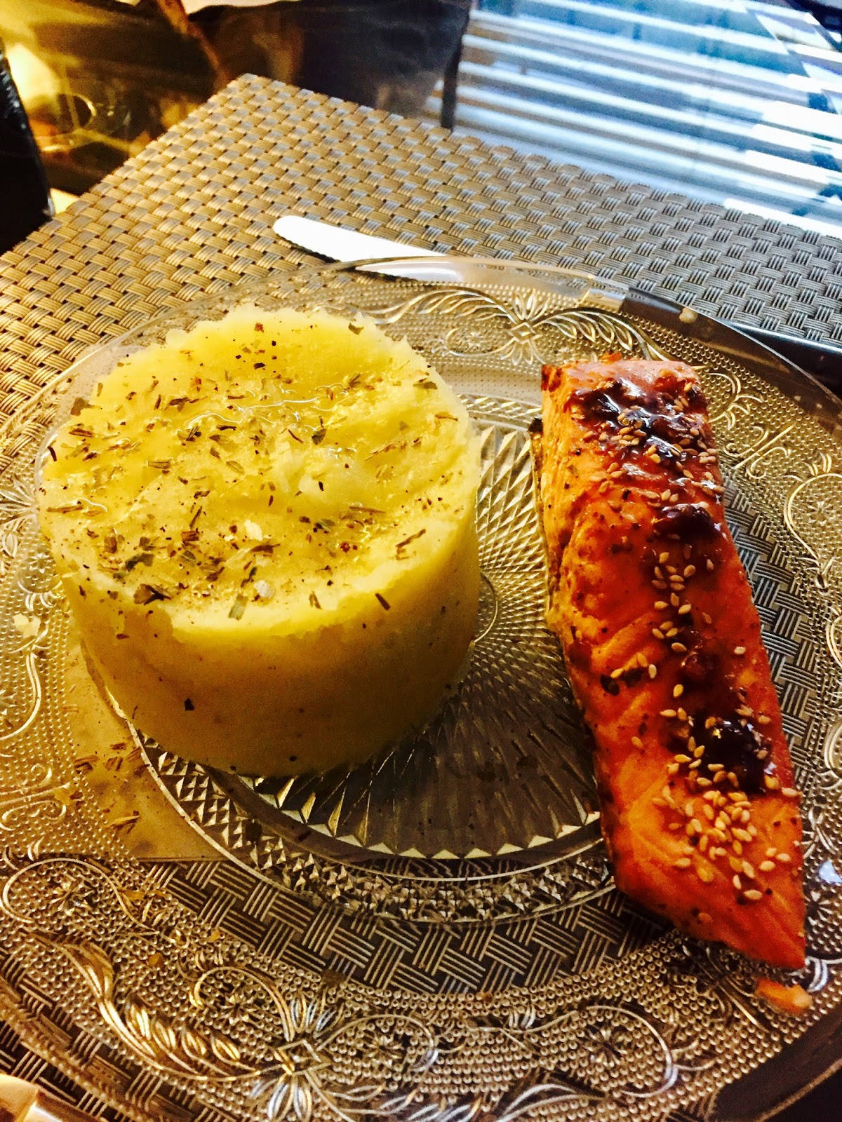 Atelier Saumon rôti Moutarde au Miel Sésame & Son Écrasé de Pommes de ...