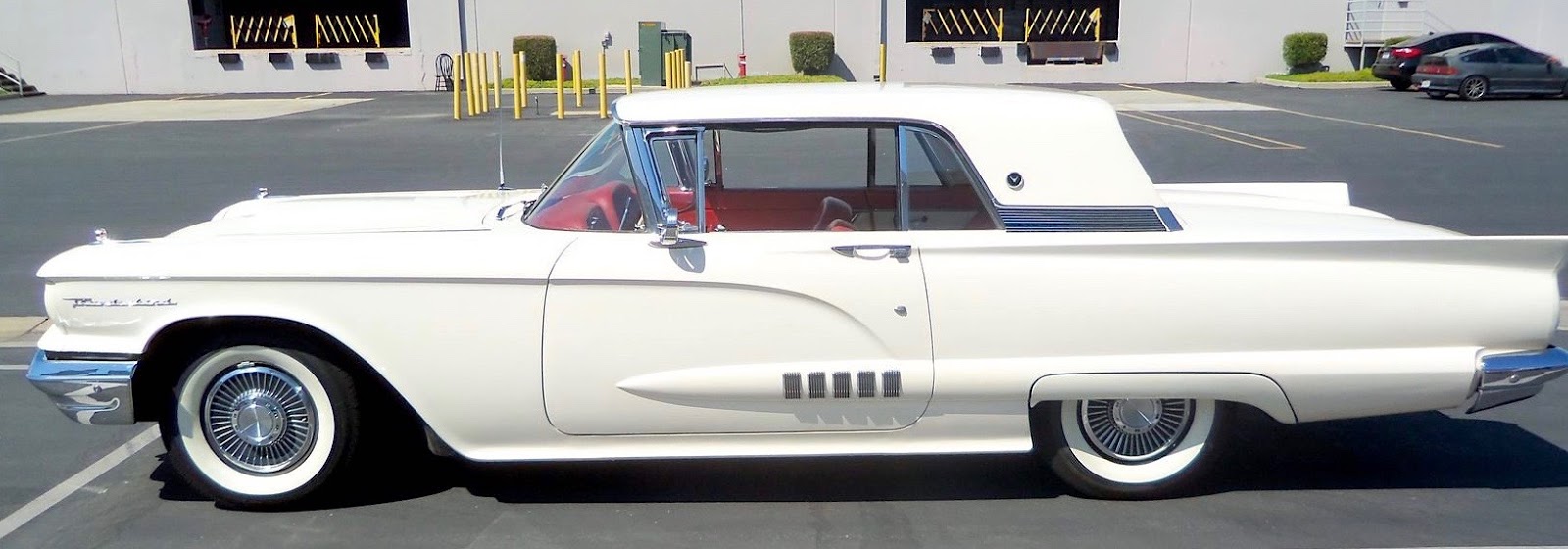 Car Style Critic: The First Four-Passenger Ford Thunderbirds