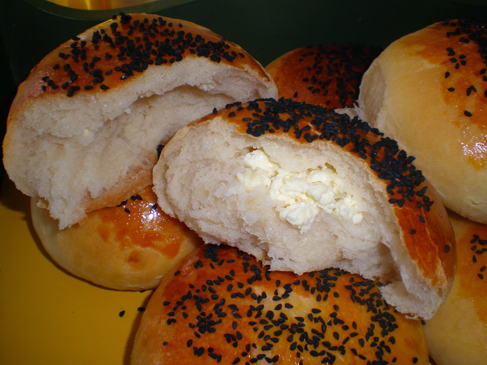 LA COCINERA NOVATA: PANECILLOS TURCOS RELLENOS DE QUESO FETA (POĞAÇA)