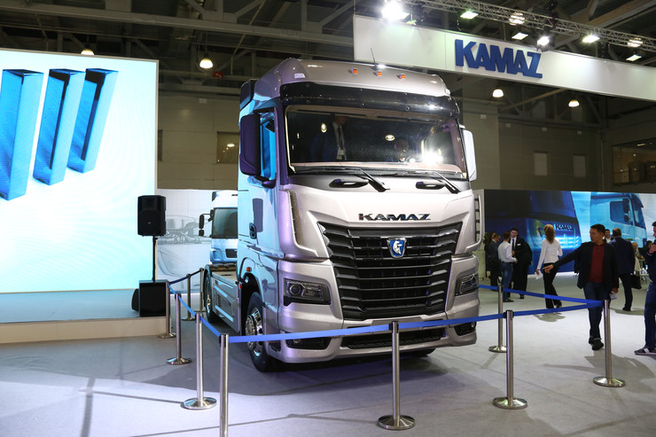 DIECIOCHO RUEDAS: KAMAZ... NUEVO MOTOR “R6” … EL IMPULSOR DEL DAKAR 2019