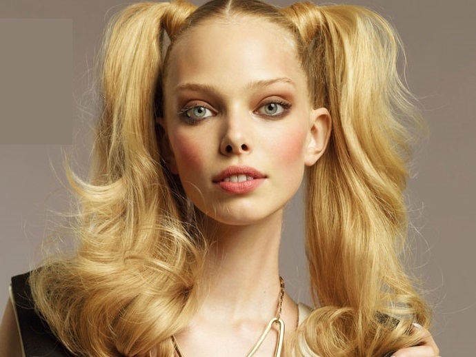 Trenzas Rizos y Coletas: 2 Coletas para tu Peinado