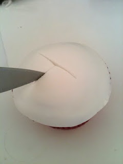 Dr Cupcake and Miss Macaron: Hatching chicken cupcakes for Easter