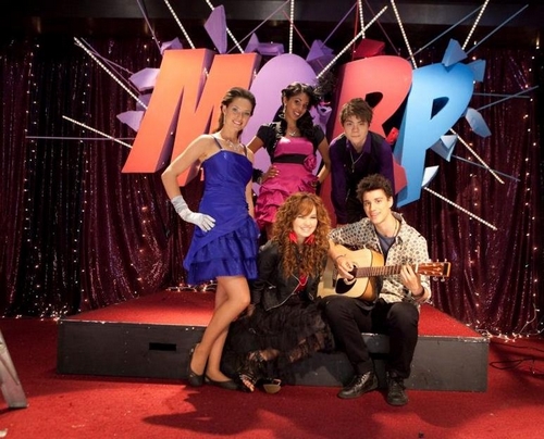 Mundo Fama :D: Radio Rebel con Debby Ryan: Sinopsis y Fotos