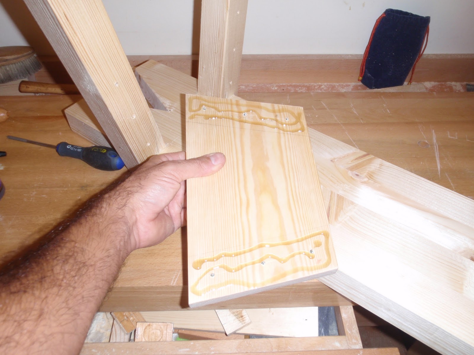 Woodworking By Hand: Traditional Saw Bench