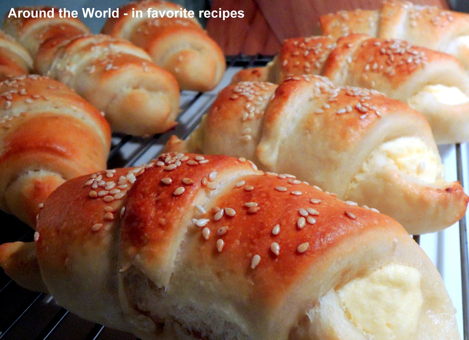 Around the World - in favorite recipes: 'Kifle' - Milk rolls filled ...