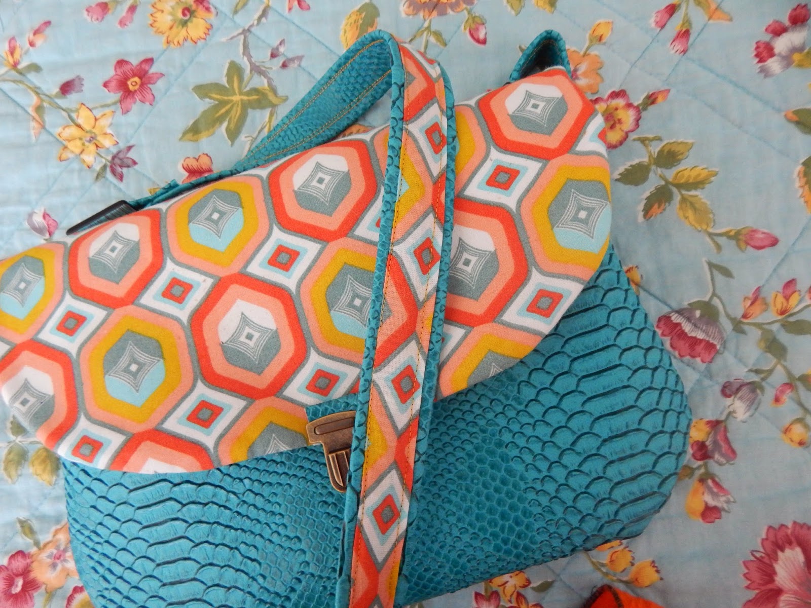 Dans le dressing de mes ptits titis: La Bernina 215 Simply Red : elle à ...