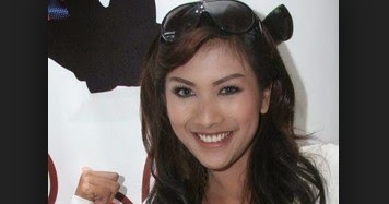 Biodata Aktris Cantik Renny Umari Terbaru dan Terlengkap