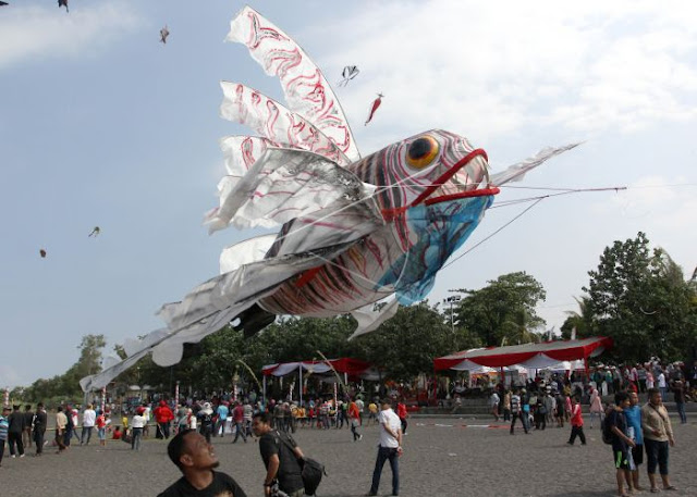 FESTIVAL LAYANG-LAYANG BANYUWANGI 2016, ANEKA LAYANGAN BERTEMA LAUT ...