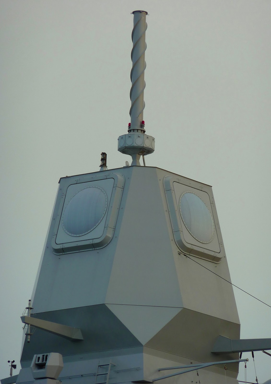 WARFARE Blog: CLASSE DE ZEVEN PROVINCIEN. Uma das mais modernas ...