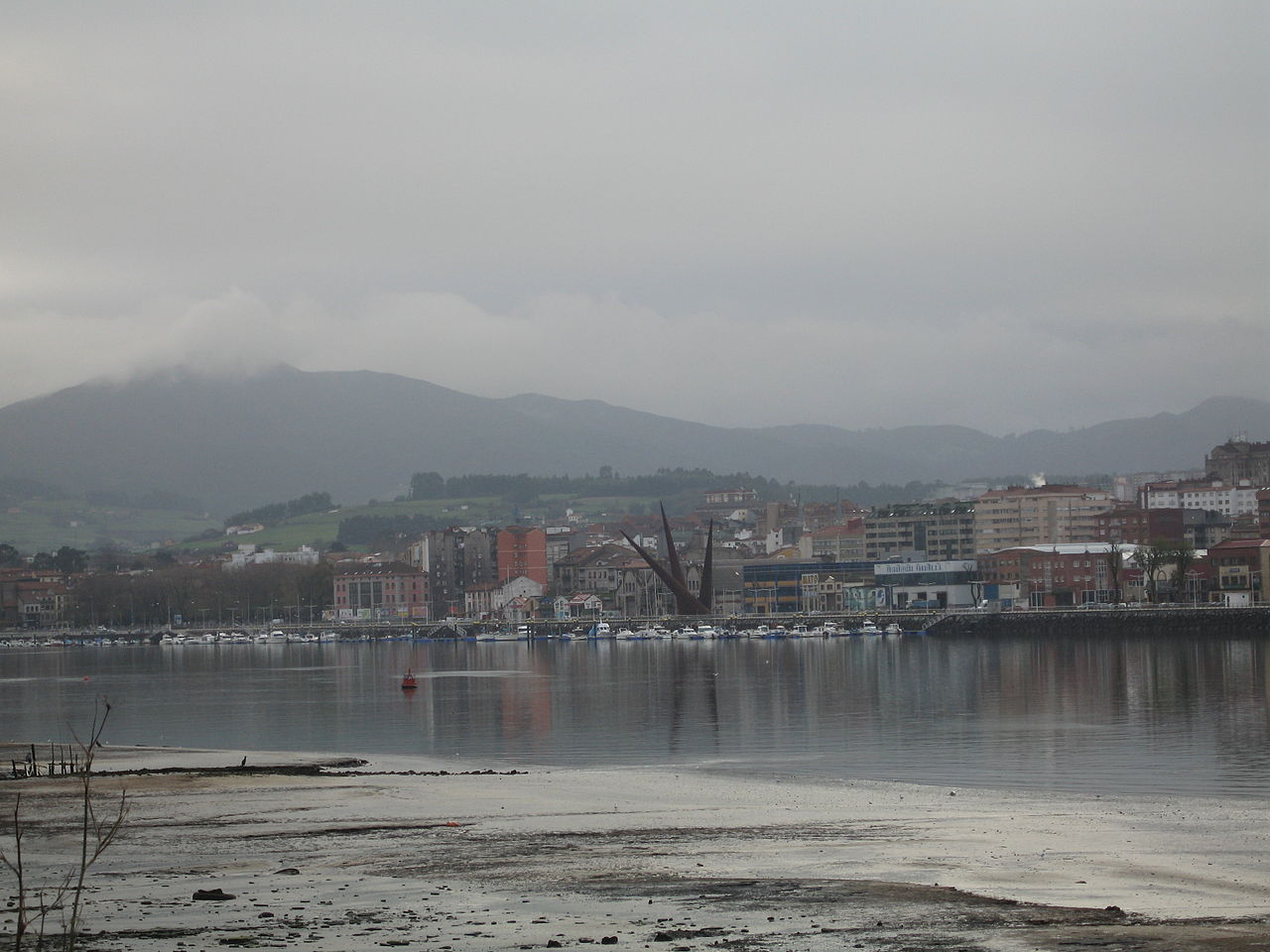 Avilés: Avilés La ría el puerto y su entorno