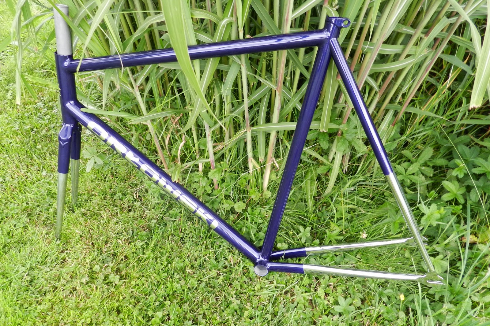Orlowski frames: Track frame set in Mitsubishi blue