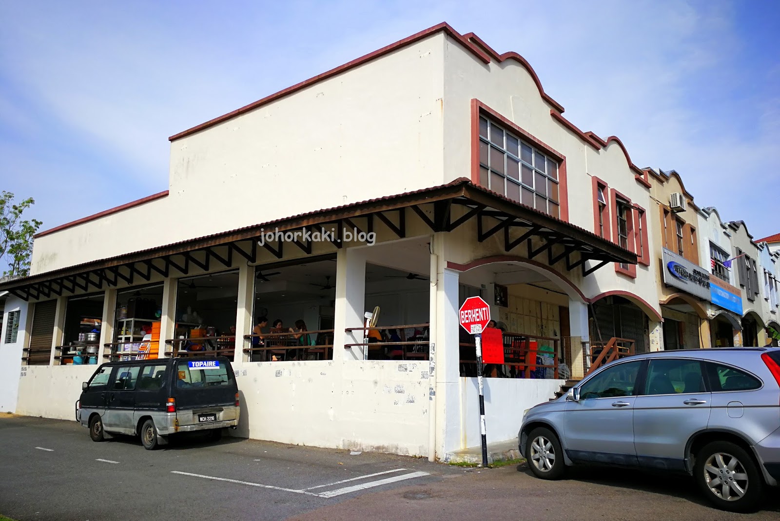Breakfast at Grace's Mama Nyonya. Desa Tebrau |Tony Johor Kaki Travels ...