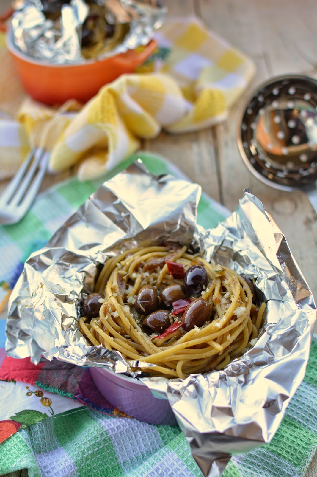 L'Omin di Panpepato: Cartoccio di Spaghetti alle Olive Nere con Alici ...