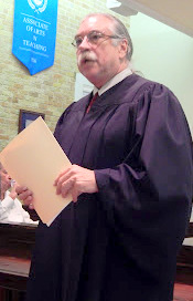 EL RRUN RRUN: NEECE HINTS HE WILL BE AROUND AFTER RETIREMENT