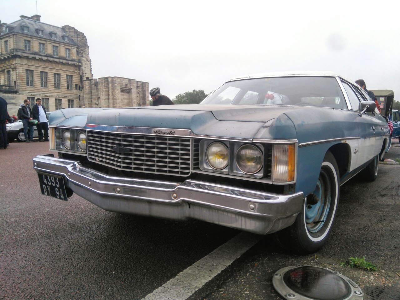 MAȘINI VECHI AMERICANE ÎN PARIS