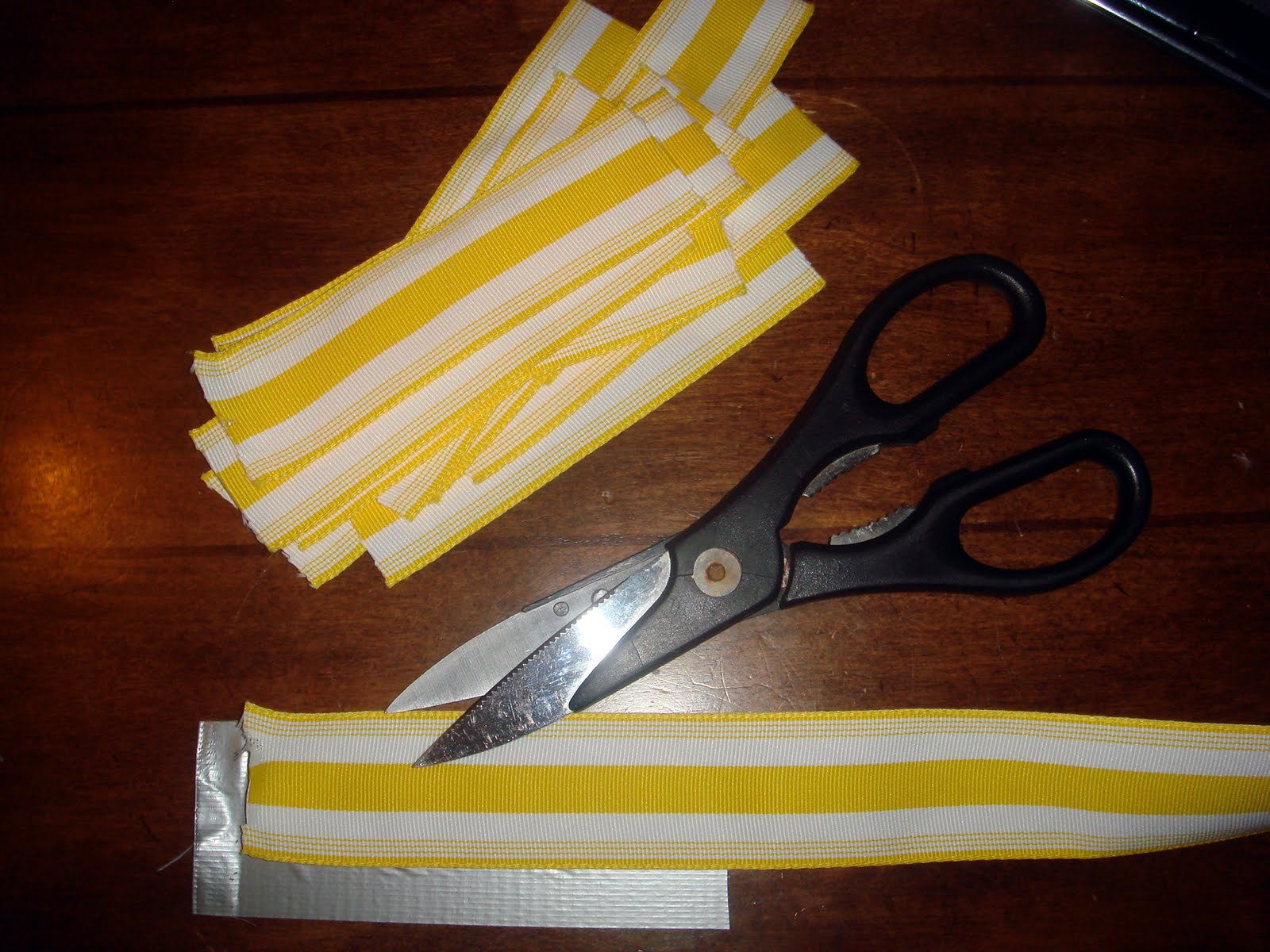 Kandy Blue Crafts: Ribbon Wreaths!