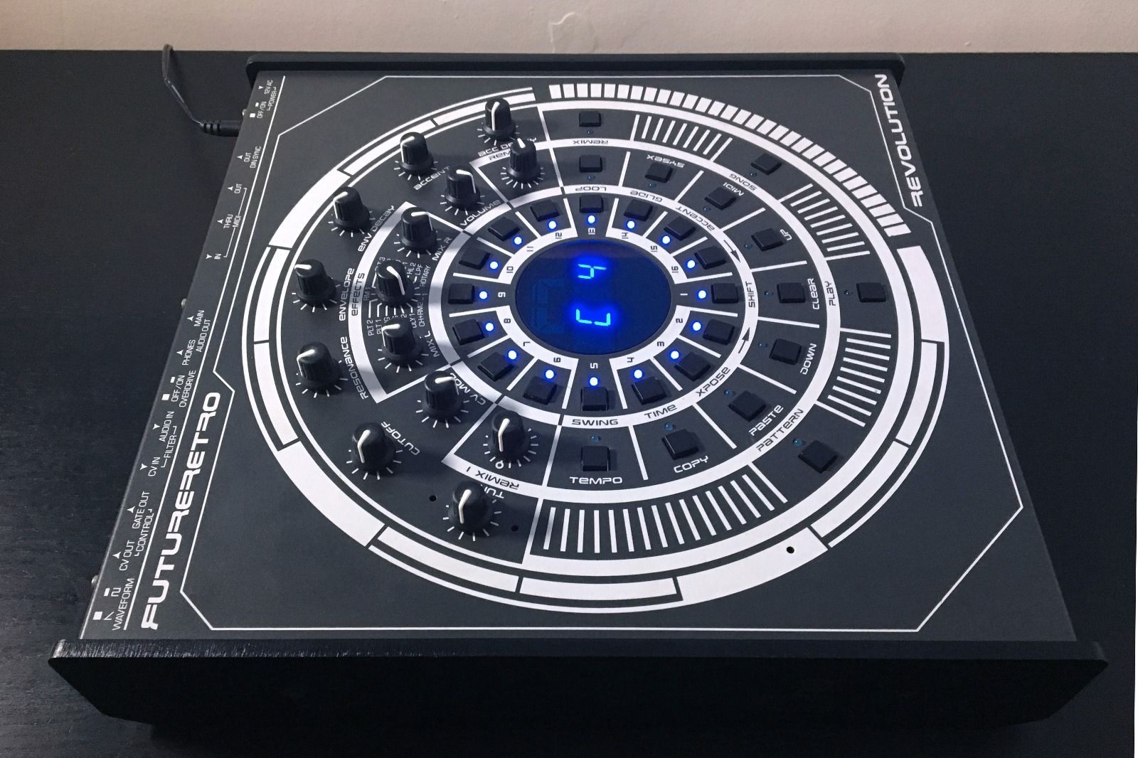 MATRIXSYNTH: Future Retro Revolution - Analog Monophonic Synthesizer