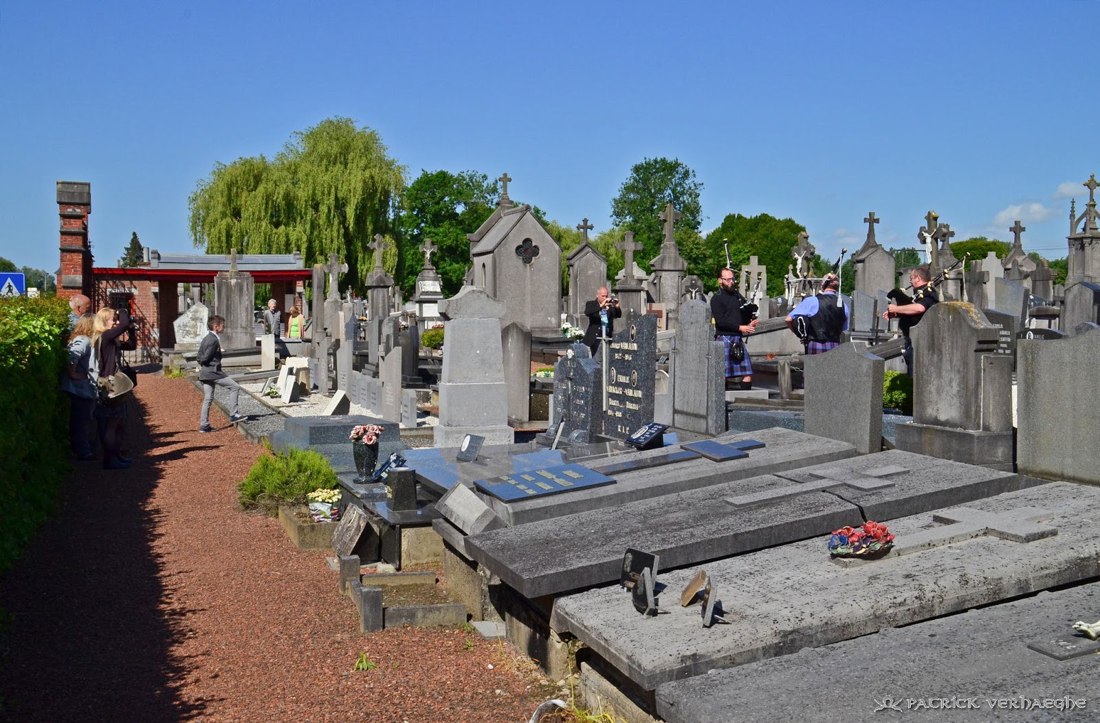 Pipers Remembering WWI: Trip 12 : Wervik Communal Cemetery, Kezelberg ...