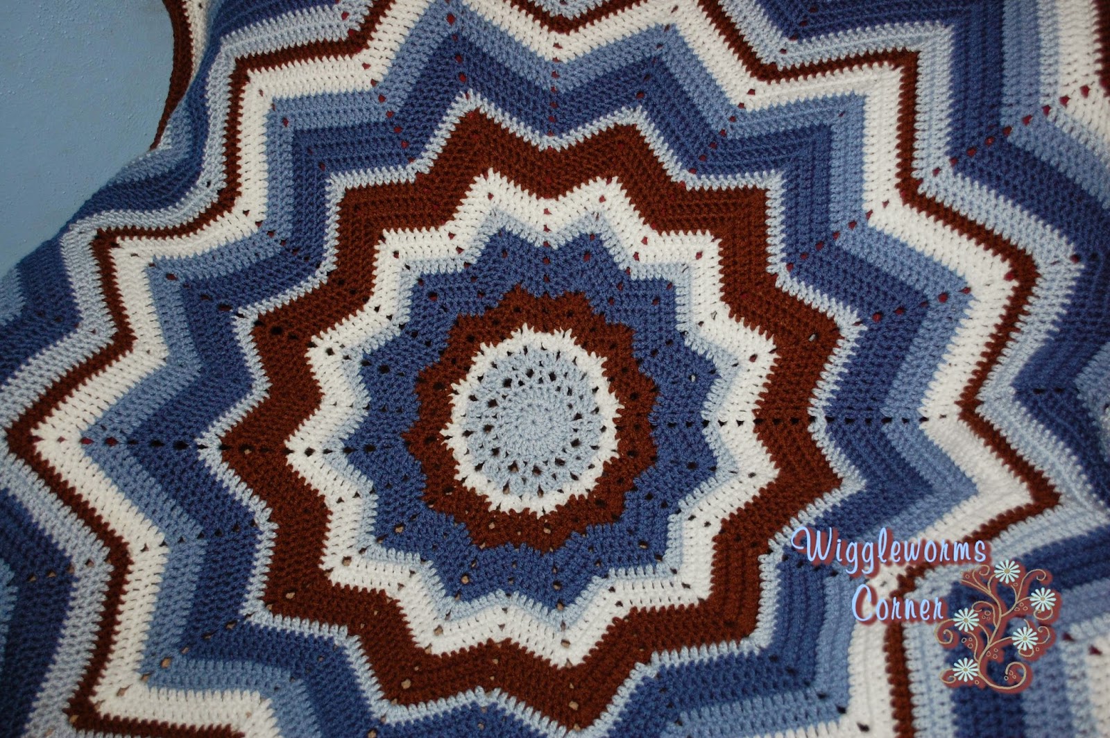 CraftyMamaFun: Crocheted Round Ripple Blanket