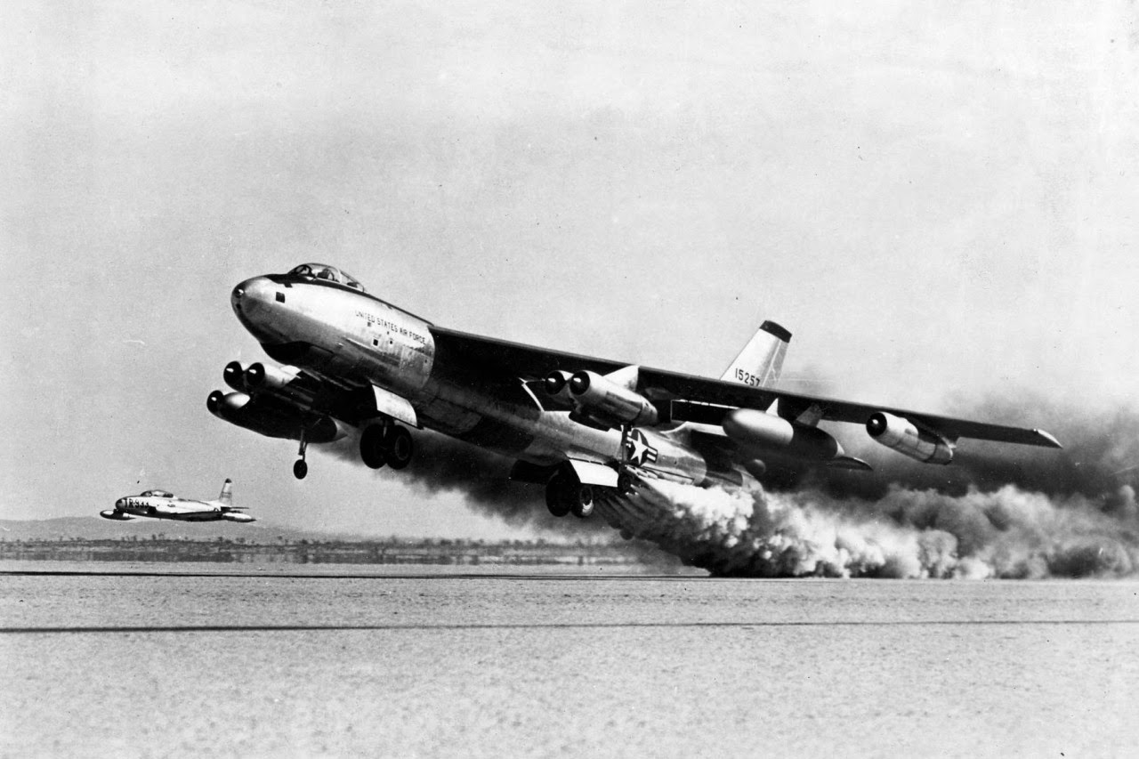 daily timewaster: Boeing B-47E Stratojet with a rocket assisted takeoff ...