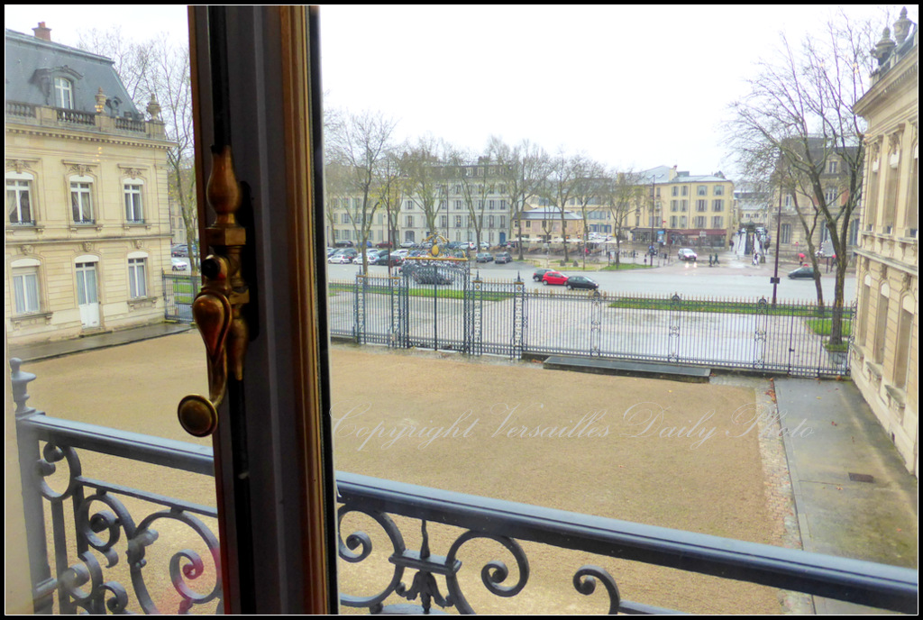 VersaillesDailyPhoto blog: Jour pluvieux à la préfecture