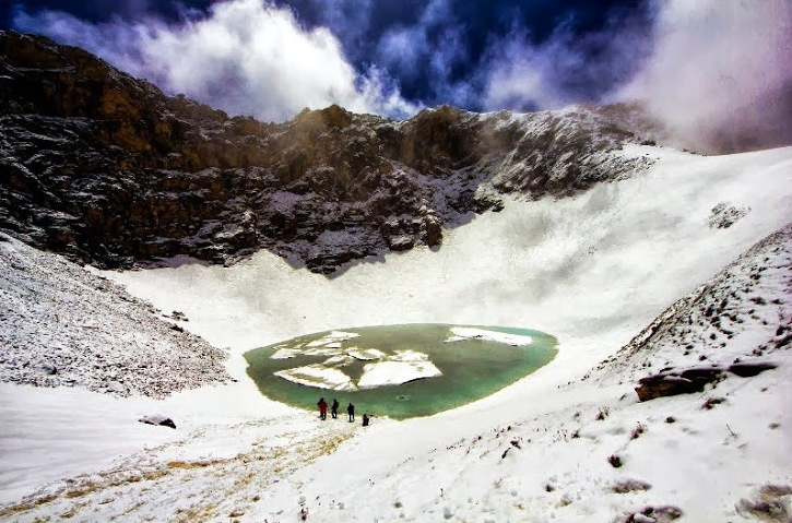 The Amazing World : Roopkund (A Mystery Skeleton Lake), Uttarakhand, India